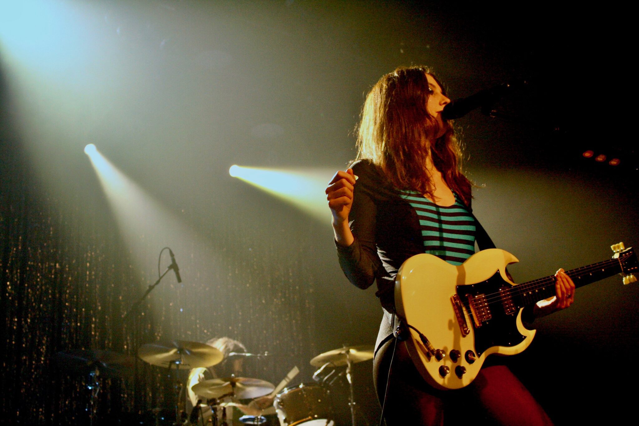 Wolf Alice Talks Their Glam Rock 'Denim Phase' - PAN M 360